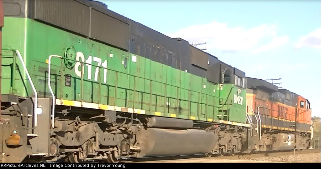 BNSF 1027 W with ex BN 8171 through E. Oregon, Illinois on Nov.5.2011